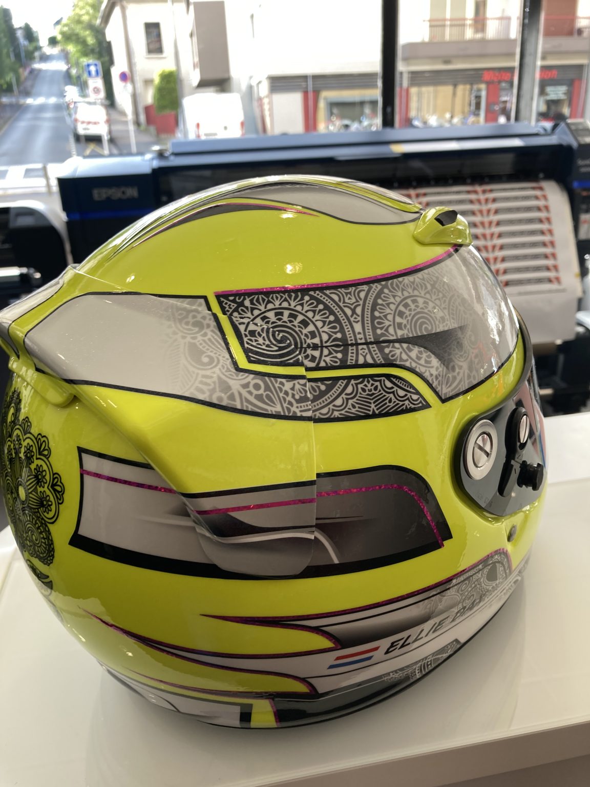 arai-sk6-pour-ellie-makdesign