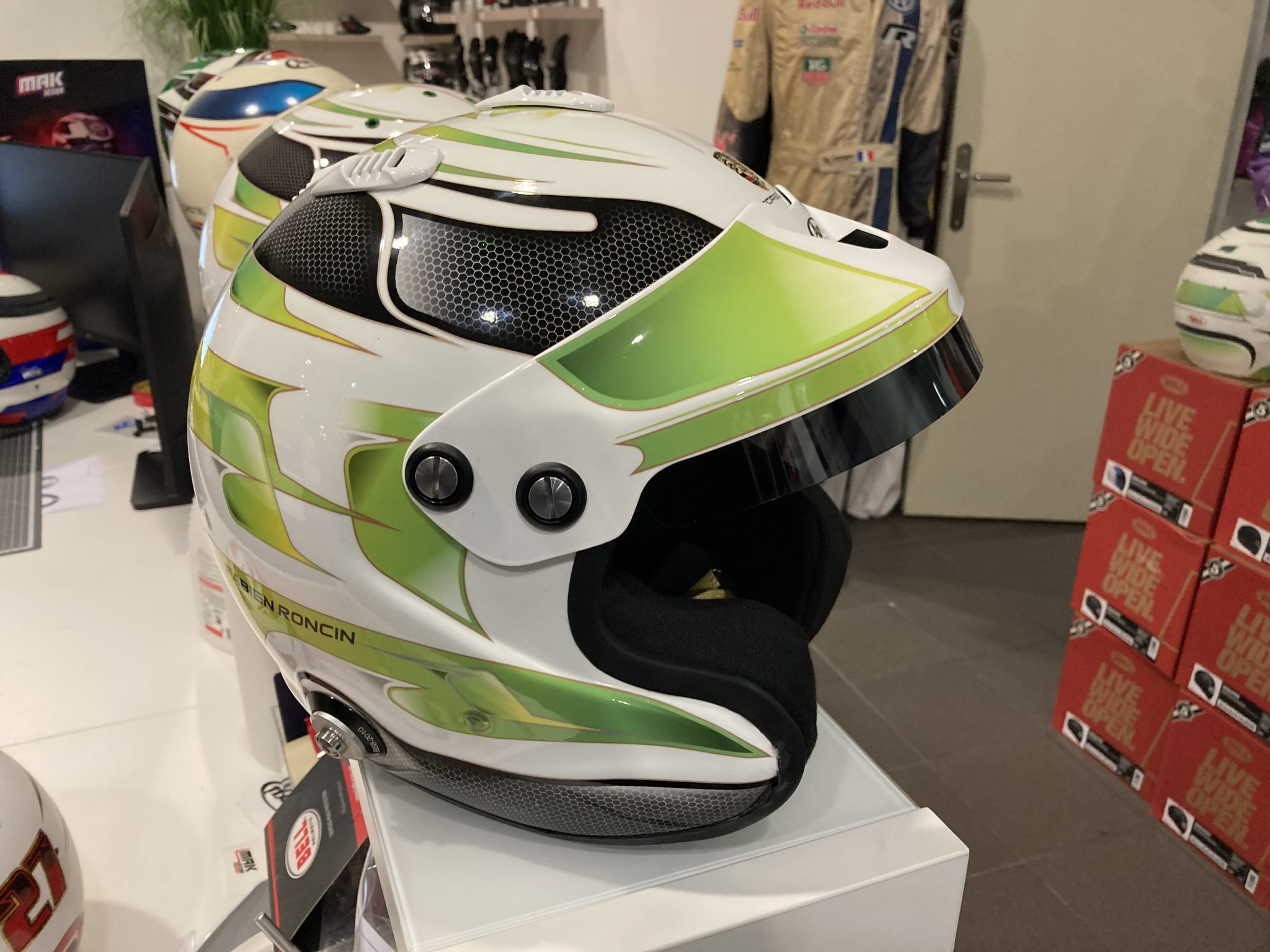 ARAI JET GPJ3 : Bonne retraite Pierre ! – MakDesign